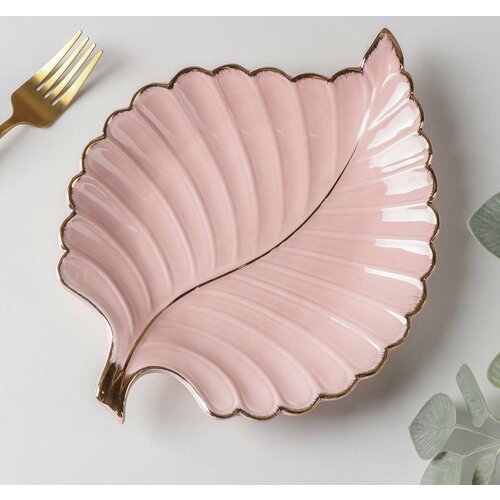Блюдо керамическое сервировочное "Рапсодия. Лист", 26,5*20,5*2,5 см, цвет розовый