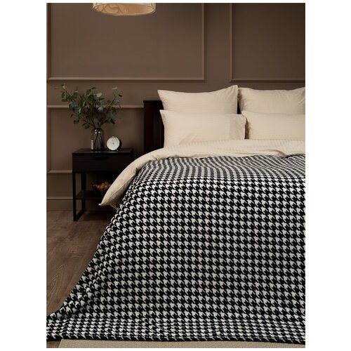 Плед TexRepublic Absolute flannel 150х200 см, 1,5 спальный, фланелевый, покрывало на диван, теплый, мягкий, черно-белый с геометрическим рисунком