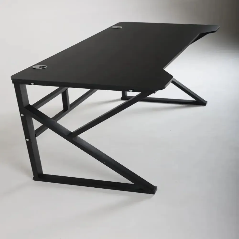 Стол компьютерный 140 см, черный