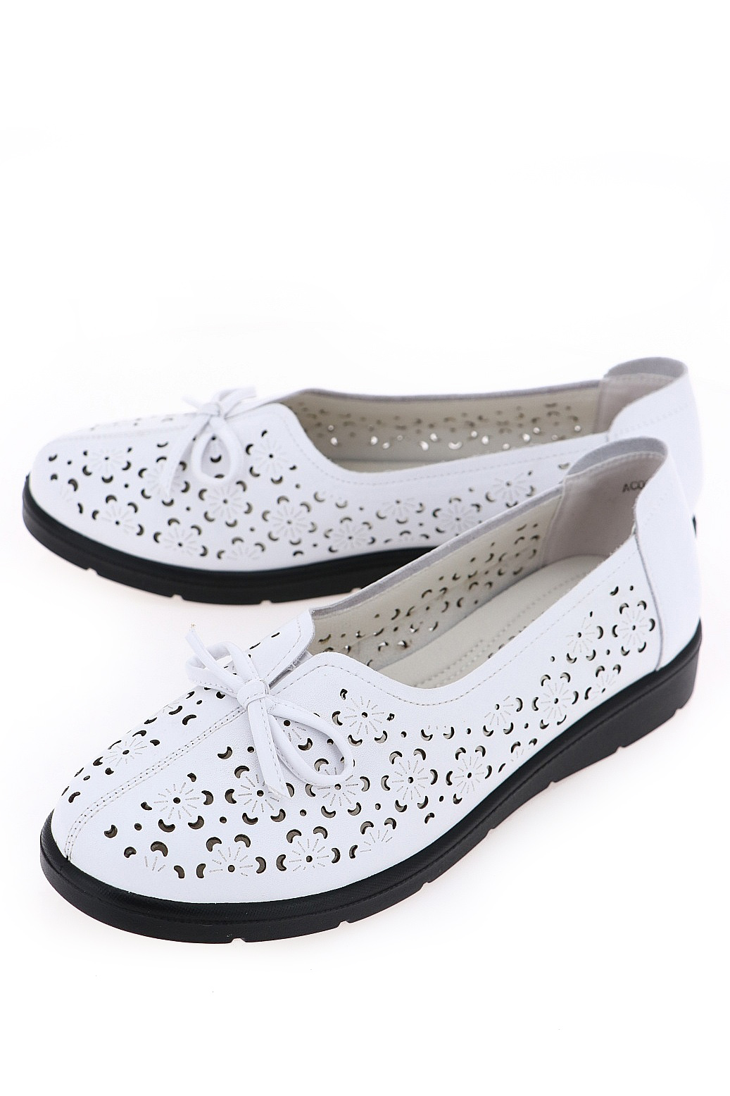 Туфли женские Baden AC054-022 белые 36 RU