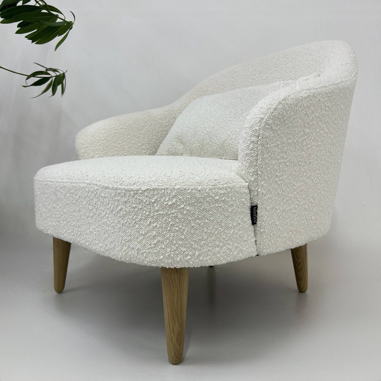 Кресло интерьерное Bonfico Унно, белое букле, массив дуба, 78х78х78 см