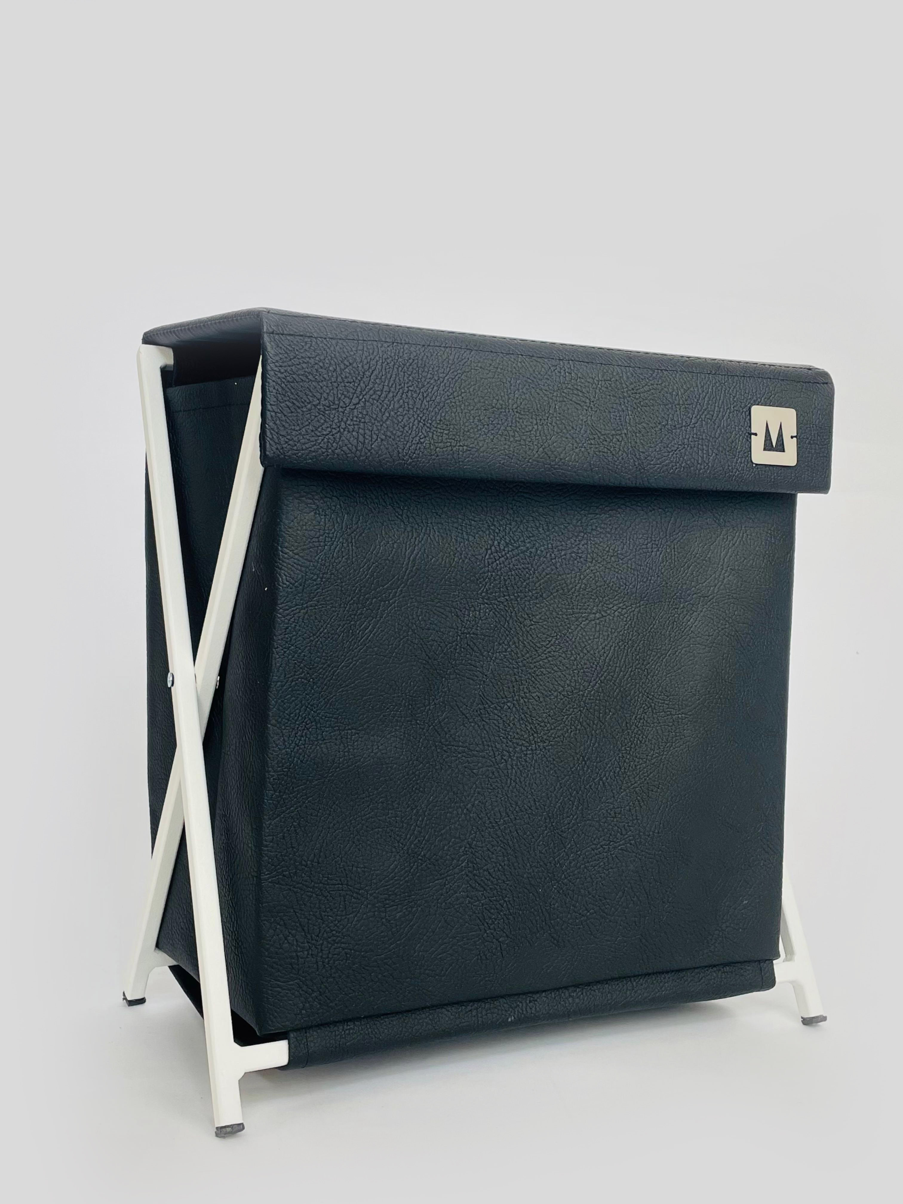 Газетница-корзинка для хранения Molinardi Creativo с крышкой Черная кожа на белом