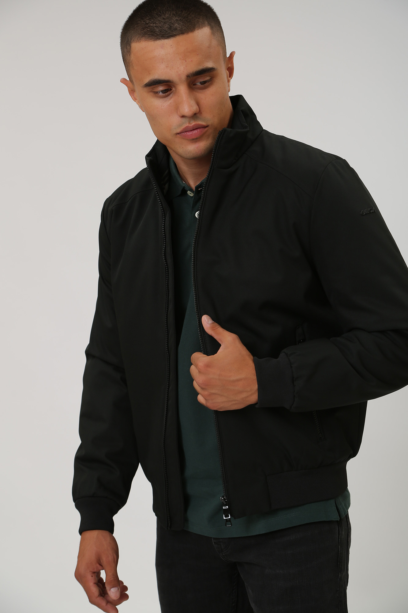 Куртка мужская GEOX M3620CT2951F9000 черная 50 EU