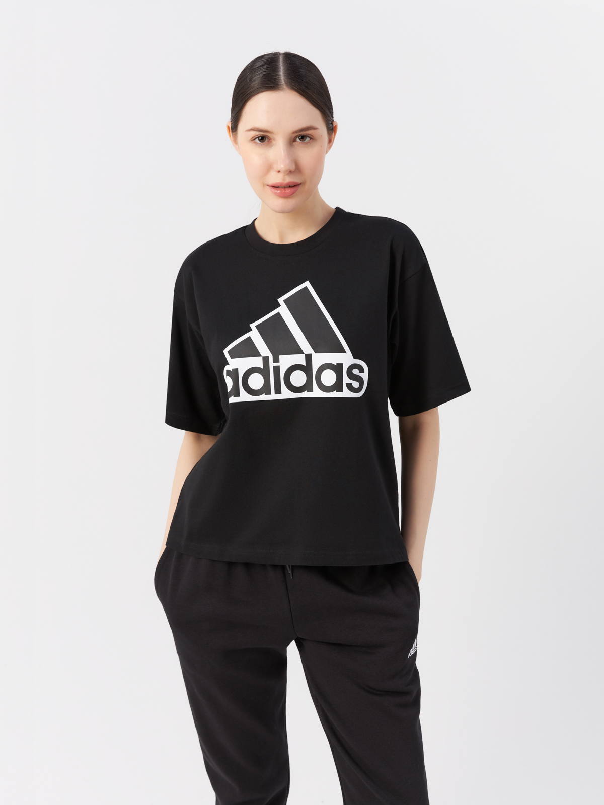 Футболка женская Adidas HC9189 черная XL
