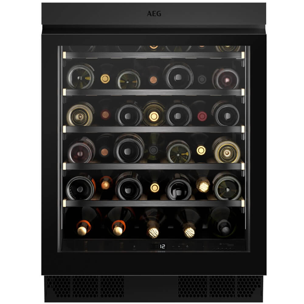 Встраиваемый винный шкаф AEG AWUS040B8B черный