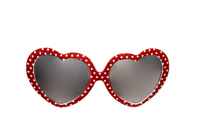Карнавальные аксессуары ГК Сфера Карнавальные очки пластиковые Красные сердца в горошек