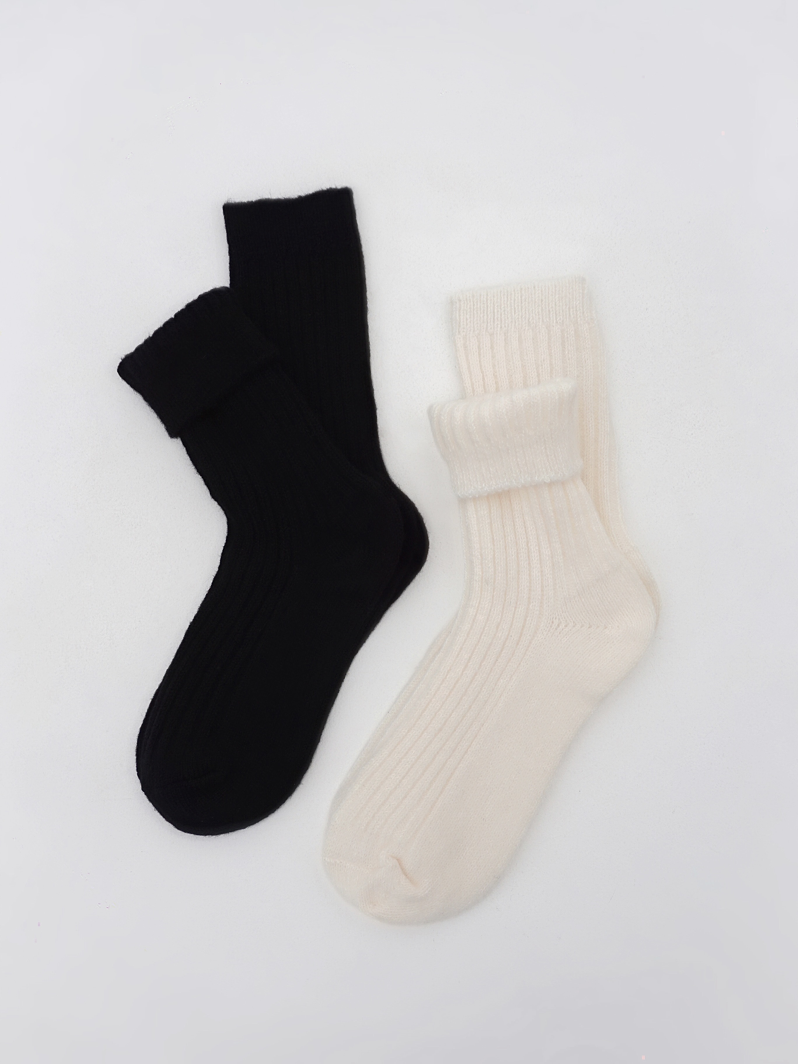 Комплект носков женских TENDEN WSF21/33M бежевых; черных 36-39, 2 пары
