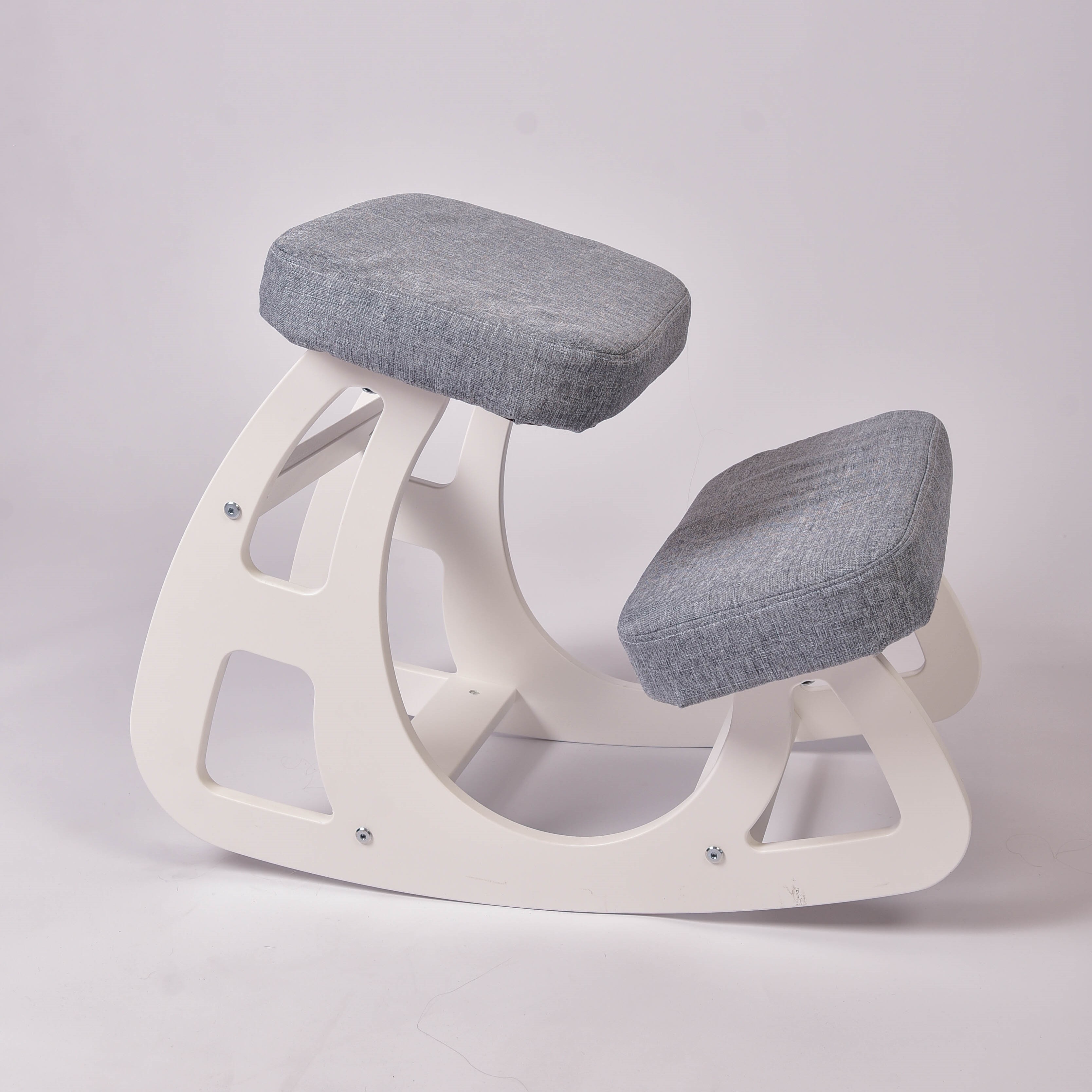 Балансирующий ортопедический коленный стул JetMama 420108 белый/серый