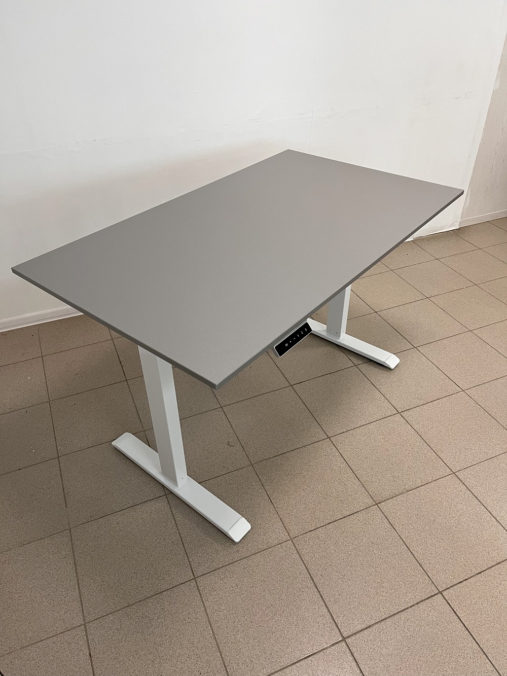 Компьютерный стол с регулируемой высотой UPSTOL одномоторный 125х75, белый/серый